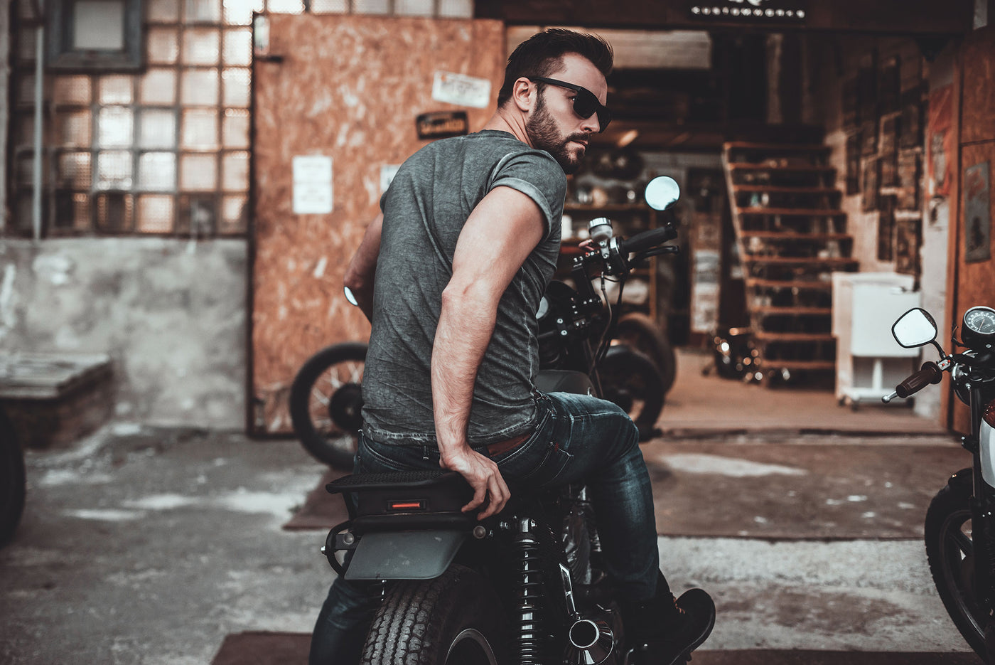 MAD MAN - GET STOCKED AND LOCKED WITH GIFTS, GADGETS & GEAR FOR GUYS